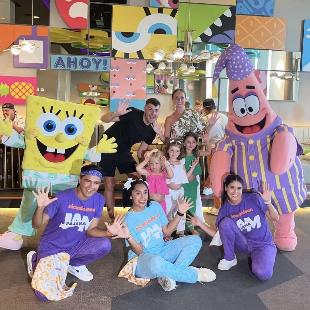 Nickelodeon Pajama Jam desayuno con personajes en Riviera Maya